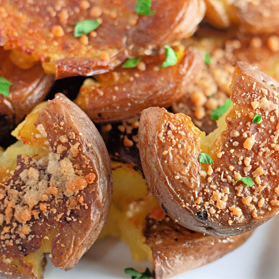 Crispy Garlic Parmesan Smashed Potatoes Recipe - Easy, quick and ...